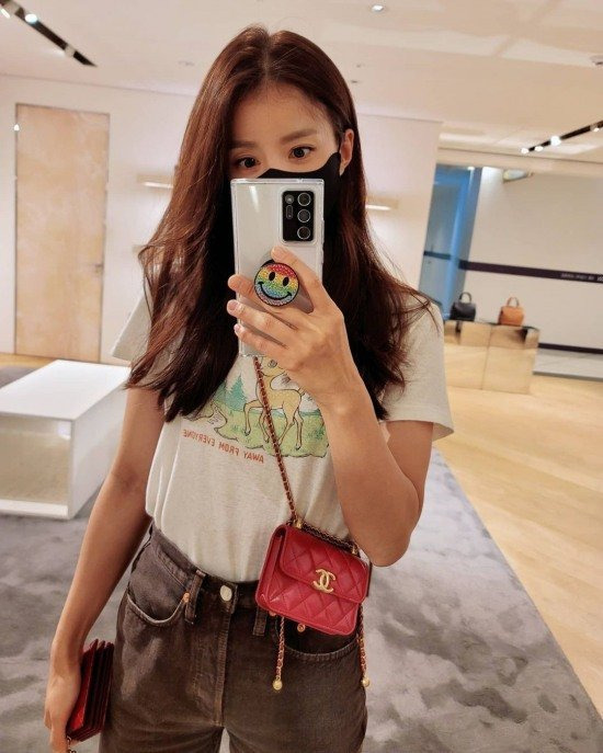 이시영 움직이는 명품관 아냐 샤넬백과 코디로 감탄 웰니스라이프