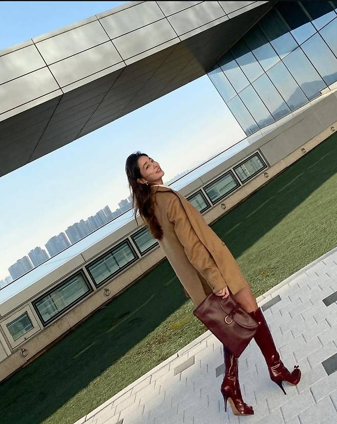 이민정 애엄마 맞아 치명적인 롱부츠 단풍 쫓는 가을 하의실종룩 뷰티는 내운명