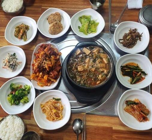 청정 자연이 빚은 올갱이국부터 새뱅이전골까지 충북 괴산 로컬 맛집 베스트 5 이앤투어픽