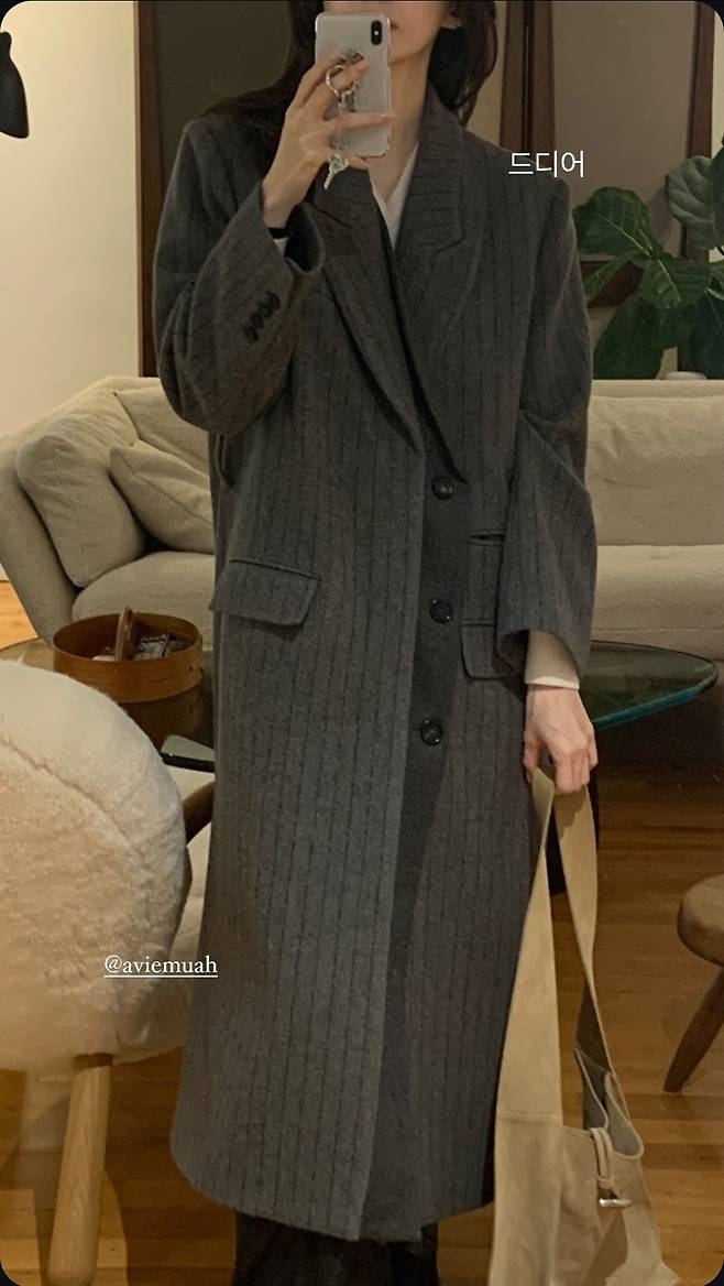 강민경 한발 늦은 코트의 계절 꽁꽁 싸맨 기습한파 늦가을 롱 코트룩 스타와 패션
