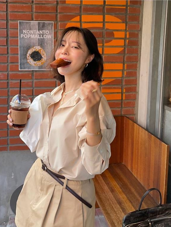 박성광 아내 이솔이 셀럽 아우라 넘치는 셔츠 스타일 미우미우 모델 포스 발산 스타와 라이프