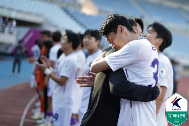 안양 캡틴 이창용 김기동 감독님 인터뷰 봤는데 우리도 서울 신경 안 쓰겠다 Md신문로