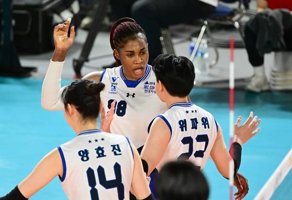 모마 34점 폭발 현대건설 4세트 대혈전 끝에 정관장 3 1로 제압5연승 질주