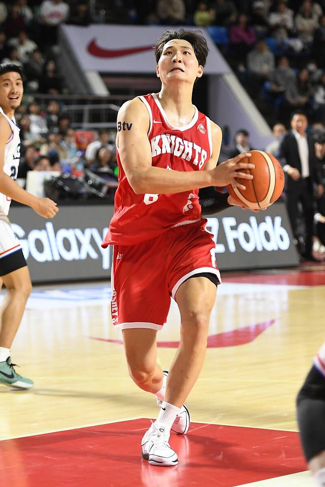 [BK 리뷰] '달리고, 달리고, 달리고' SK, KCC 완파... 2연승 '단독 2위 유지'