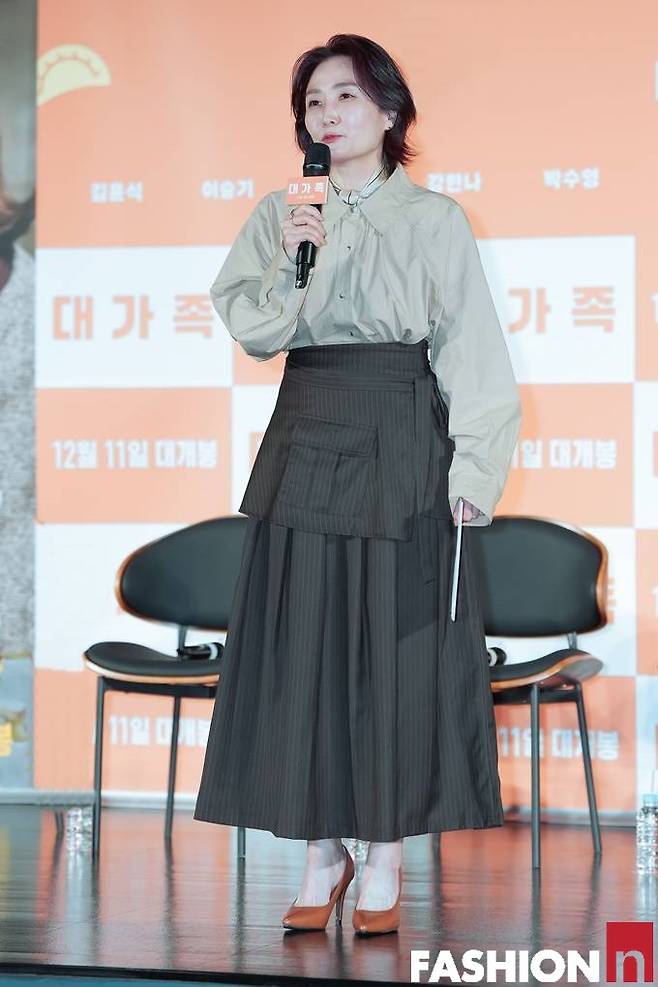 박경림 갈수록 여성스러운 Mc룩 하늘하늘 페미닌 투피스룩 패션엔