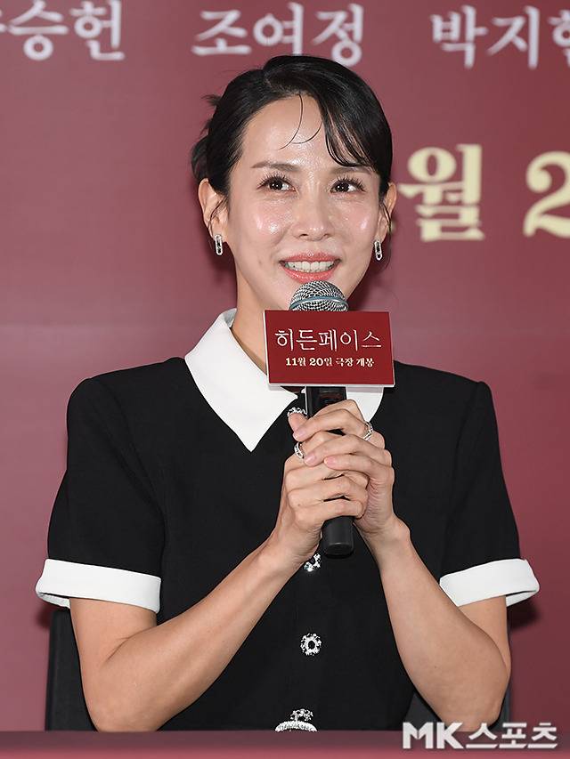 조여정 극장 밝힌 43세 동안 미모 화사한 블랙 앤 화이트 원피스룩 뷰티는 내운명