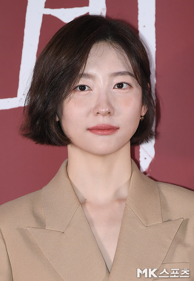 박지현 발레하더니 옷태도 남달라 단아한 더블 브레스티드 슈트 롱부츠룩 뷰티는 내운명