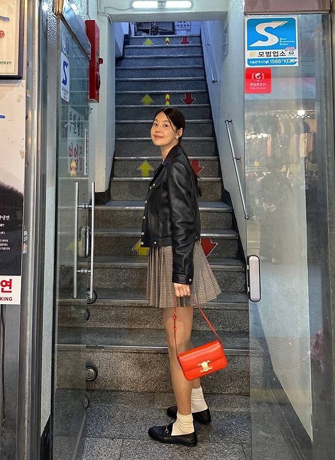 한지혜 15kg 감량 예쁜 엄마의 플리츠 스커트 다시 리즈 몸매 프레피룩 패션엔
