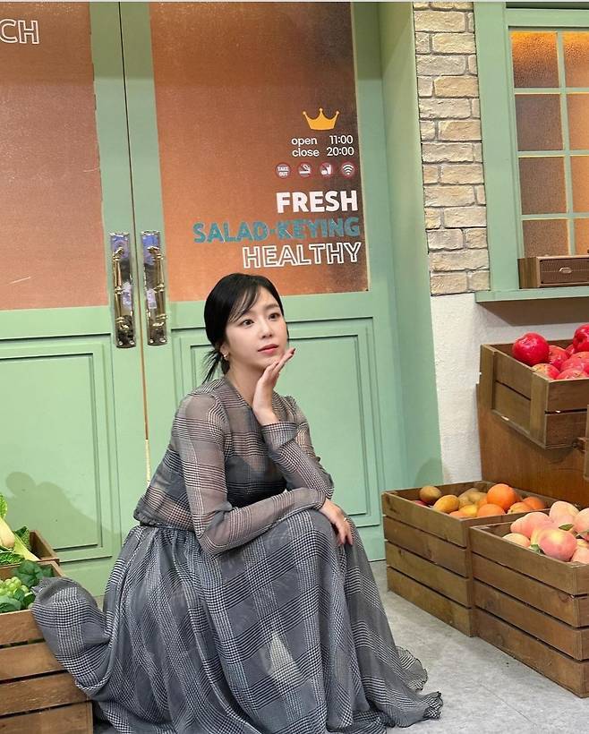 예원 체크무늬 시스루로우 번단아한 동양美 폭발 인스타 근황 뷰티는 내운명