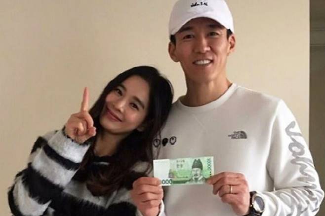 사실 등 떠밀려 프러포즈했다 밝힌 연예계 대표 잉꼬부부 요즘뭐하니