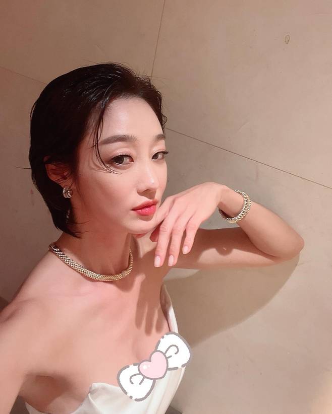 최여진 41살 맞아 화이트 드레스 입고 여신자태 스타픽