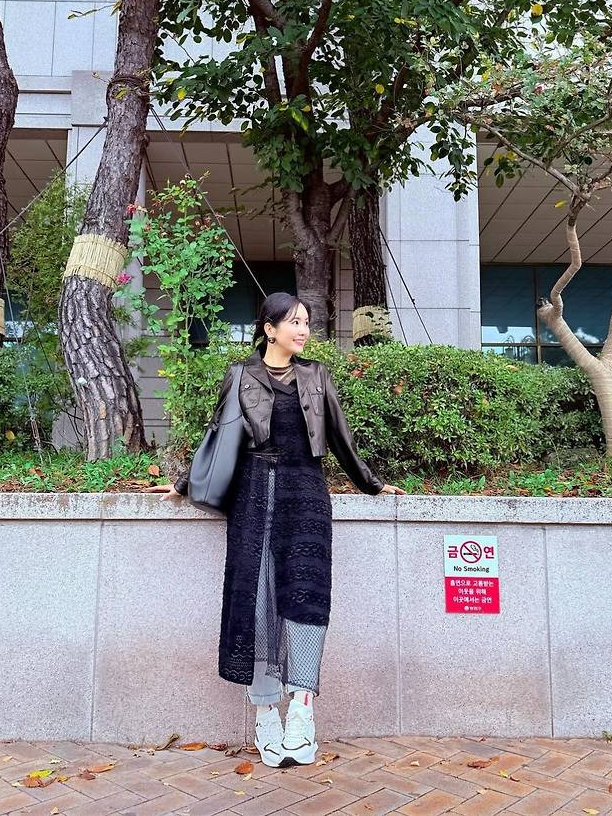 장영란 집순이 퇴근길 활력 만점 레이스 원피스와 레더 재킷의 완벽 조화 스타와 라이프