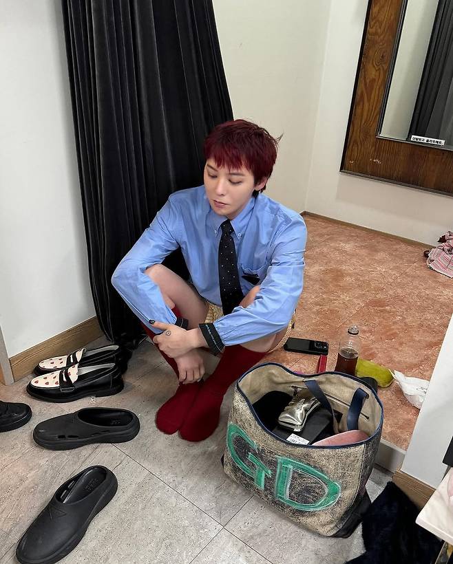 역시 지드래곤 스카프에 트위드 재킷 하의실종 패션까지 가지뉴스