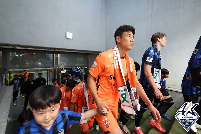 현장목소리 은퇴 자축포 박주영 향한 제주 구자철의 깜짝 고백 주영이 형 사랑합니다