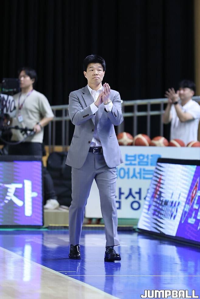 수비의 길을 잘 짚어준 선수들 고마워 선수들에게 고마움 전한 하상윤 감독