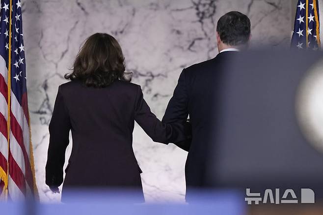 캘리포니아 주지사 회고록대선 참패 해리스 다음 행보는
