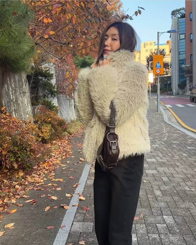 채정안 하루종일 추위 걱정 끝 포근한 양털 코트 겨울 안심 나들이룩 스타와 패션