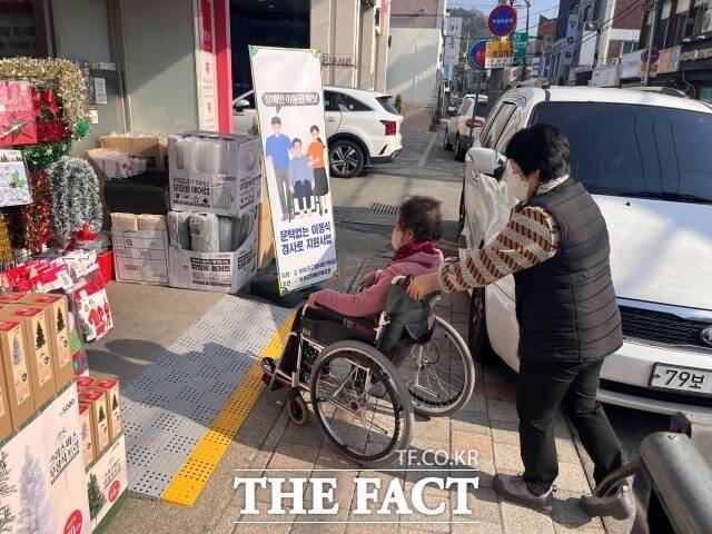 보성군 장애인 이동권 확보 위해 ‘이동식 경사로 지원