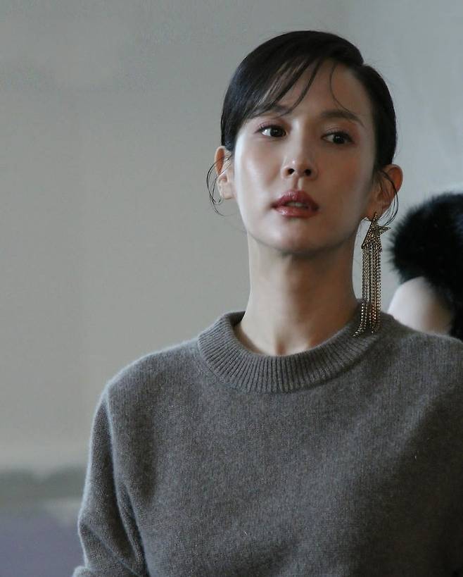 조여정 우아함과 매혹의 완벽 공존 시스루 드레스로 시선 압도 스타와 라이프
