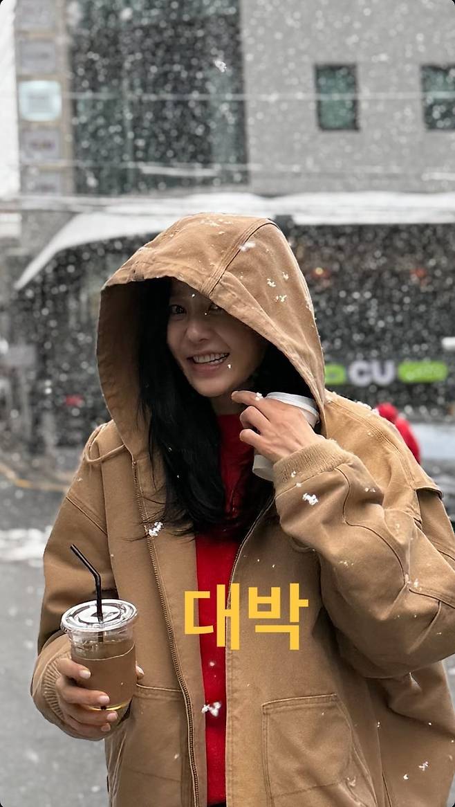 고현정 첫눈 지대로닷 모자 뒤집어쓰고 동심 찾은 콩콩 패딩 부츠룩 뷰티는 내운명
