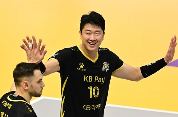 장충 원정 나도 궁금하다” 전체 1순위 우카 지명→신인왕→mvp→24억 Kb손보行616일 만에 친정 방문 나경복이 적으로