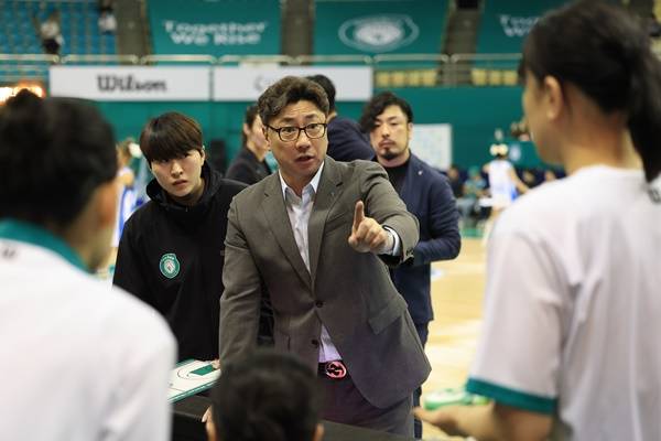 5연패 하나은행 진안 무릎 부상으로 이탈김도완 감독 부임 첫해처럼 어려운 상황