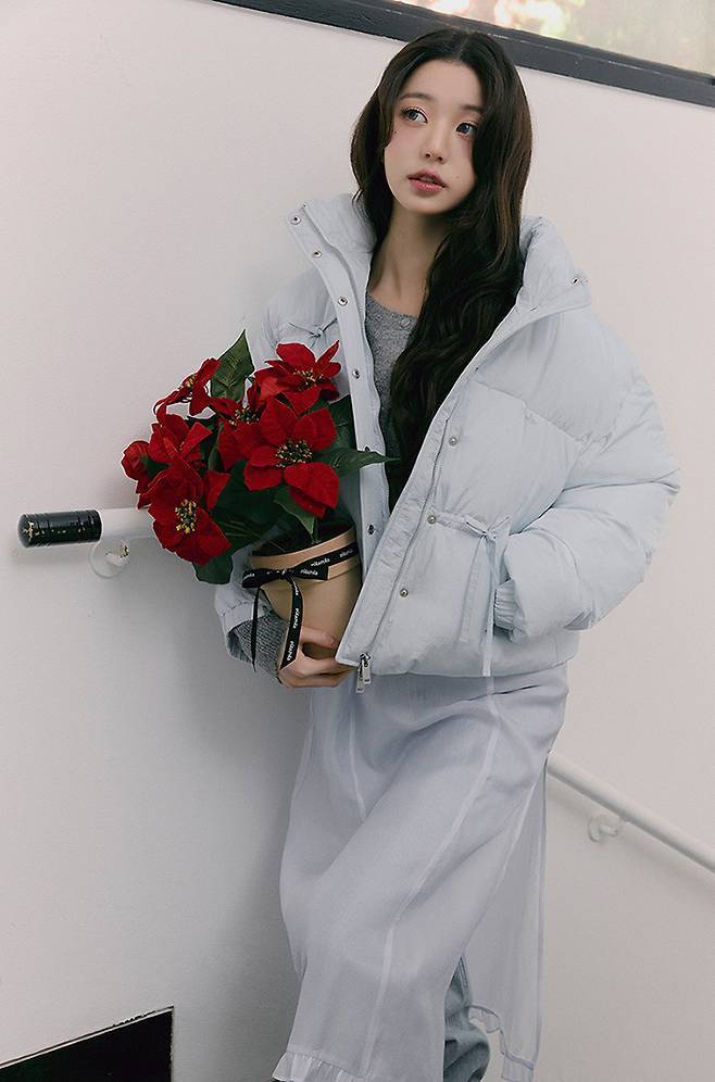 장원영 겨울의 로맨스를 담다 러블리 니트 패션 스타와 라이프