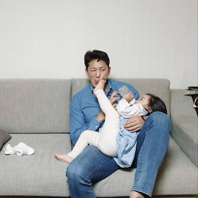 ‘7년 만에 파경 재혼 후 행복하게 잘 살고 있는 연예인 셀럽스케치