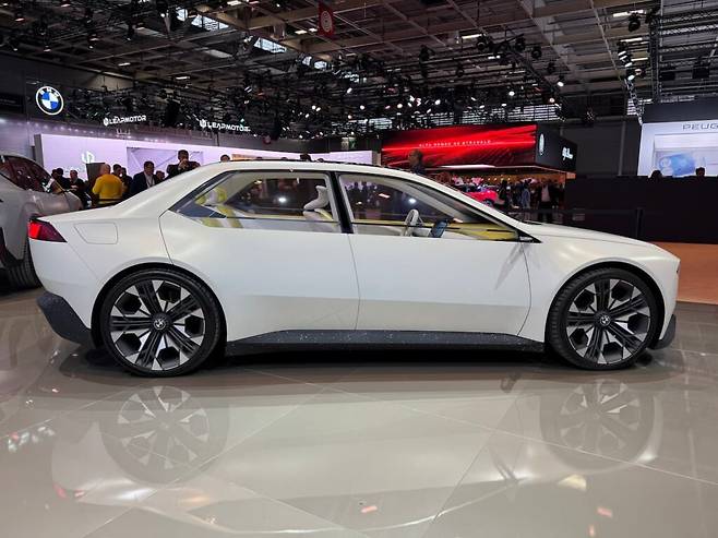 테슬라 모델 3에 도전하기 위해 준비 중인 Bmw 전기 세단 카텍 뉴세이