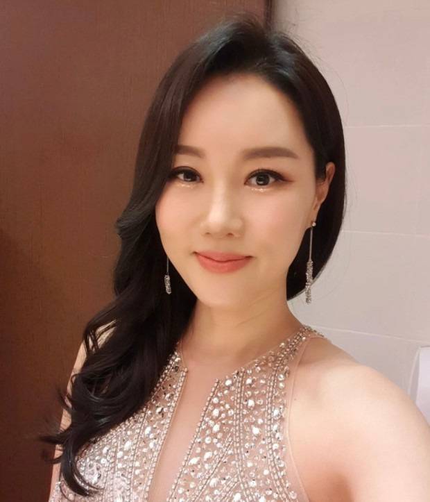 45세에 9살 연하와 공개 연애 한달만에 초고속 결혼발표한 배우커플 스포엔 뉴세이