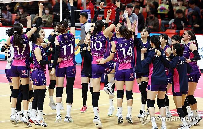흥국생명 페퍼저축은행 꺾고 구단 최다 개막 11연승종합