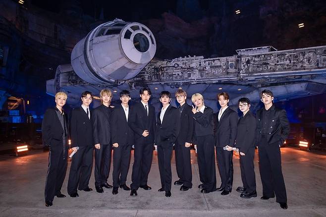K 팝 아티스트 최초세븐틴 美 디즈니 연말 특집 무대 올랐다