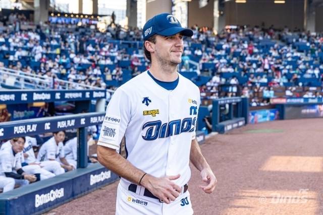 “2023년 KBO MVP 이후…” 공룡들 2년 연속 역수출? 하트도 이 구단과 연결, 소름 돋는 ‘평행이론’