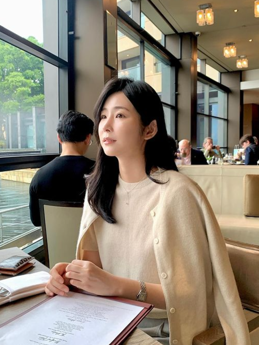 16살 연상 사업가 ️하트시그널 박지현 일상 속 단아한 니트 패션 셀럽뷰