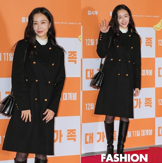 홍수현 의사 사모님의 드뮤어룩 클래식 금빛 더블 버튼 롱 코트룩 패션엔