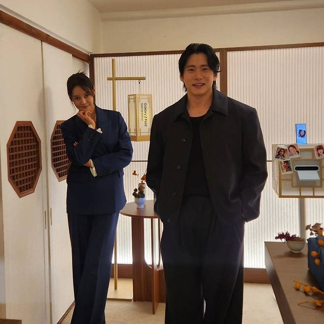 안현모 고급스러움 가득 네이비 슈트로 완성한 세련된 룩 스타와 라이프