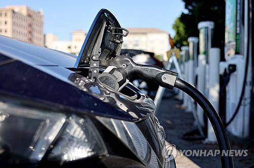 전기차 후진에생존경쟁 내몰린 글로벌 배터리 업체들