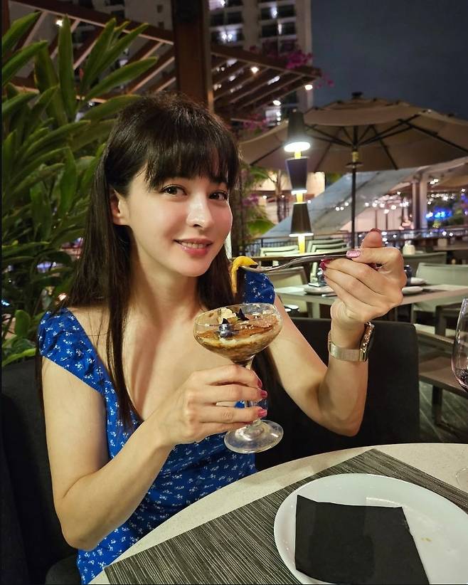 우즈벡 김태희 구잘 얼마나 예쁘길래 보니호놀룰루서 원피스 입고 미모로 압살 뷰티는 내운명