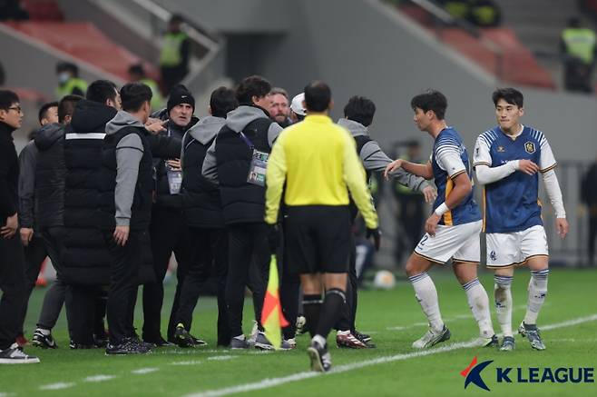 中 깡패 축구→이정효 분노광주 ‘오스카 골 상하이와 1 1 무→2위 사수