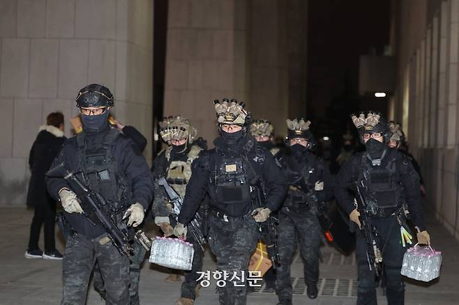 계엄사 ‘국회 활동 금지령 위헌이란 지적 잇달아