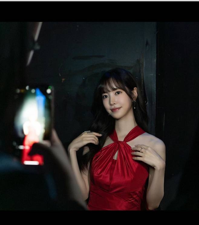 진세연 공주님이 따로 없네 빨간 드레스로 전한 눈부신 매력 스타와 라이프
