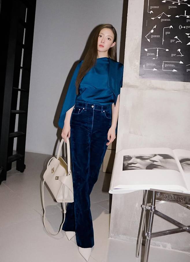 이세영 숄 케이프만 걸쳐도 시크 한도초과 로맨틱 시크미 톤온톤 데일리룩 패션엔