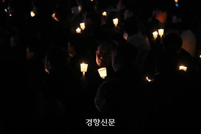 비상계엄 사태서도 확인된 ‘연결의 힘실시간 공유는 ‘광장의 촛불로