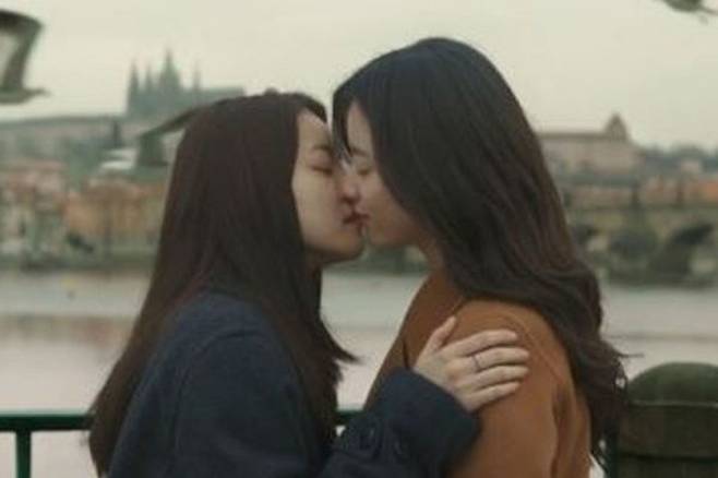생애 첫 키스를 한효주와 했다는 아역 배우 출신 여배우 요즘뭐하니