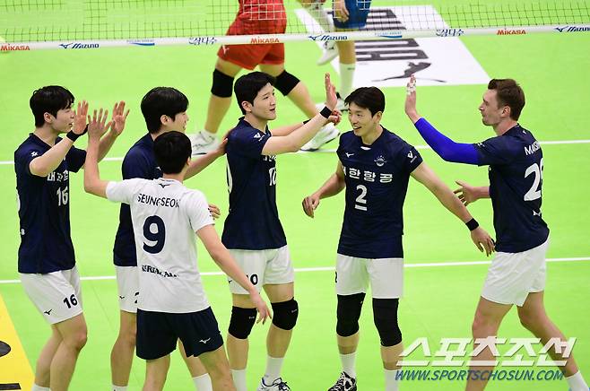 곽승석 리베로 대변신 대한항공 외인 대기 한국전력 잡고 3r 첫 승 선두 추격 수원 리뷰