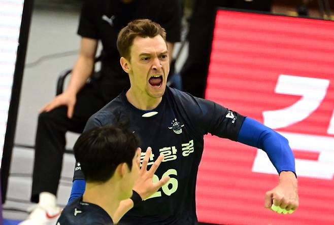 정지석→곽승석 리베로 투입 성공한 대한항공 단단한 경기력 유연한 생각 Is 승장