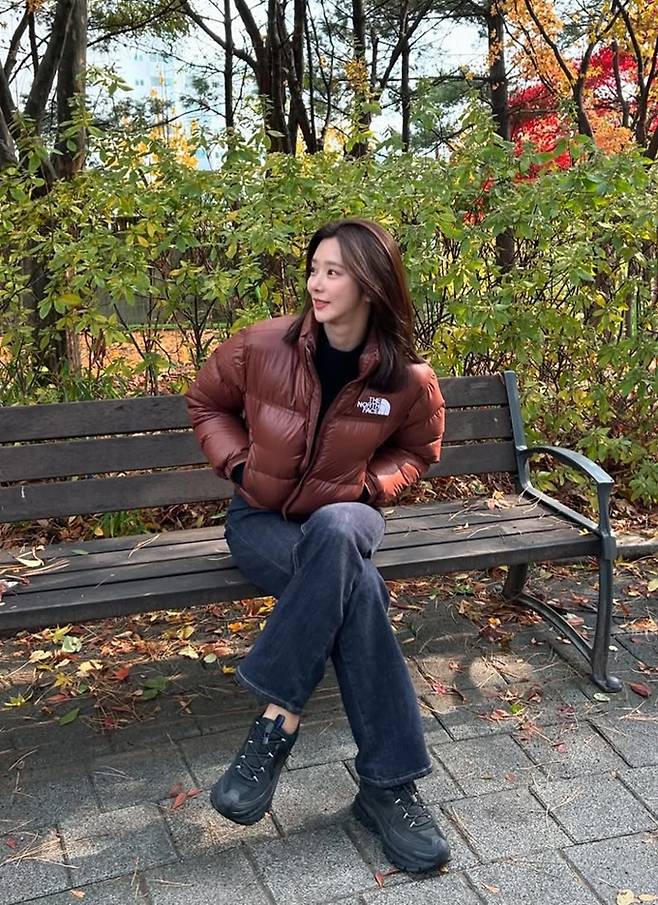 이주빈 초코 패딩 찰떡 딱 맞춘 듯 핏된 숏패딩 겨울 데일리룩 패션엔