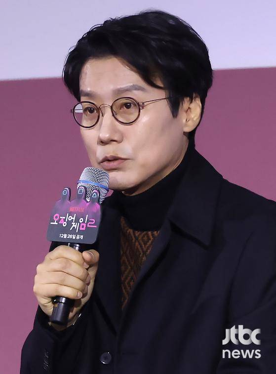 오징어 게임 황동혁 감독 공개 전 골든글로브 후보 노력 알아준 것 같아 행복”