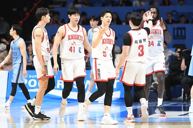 Bk 프리뷰 지옥 일정 소화 중인 Kcc 날개 단 Sk 만난다