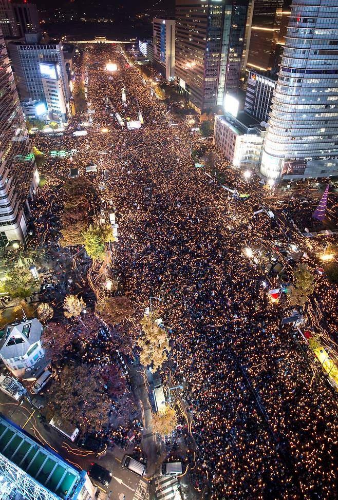 더 한장 촛불 집회도 진화한다 2016년과 또 다른 2024년 집회